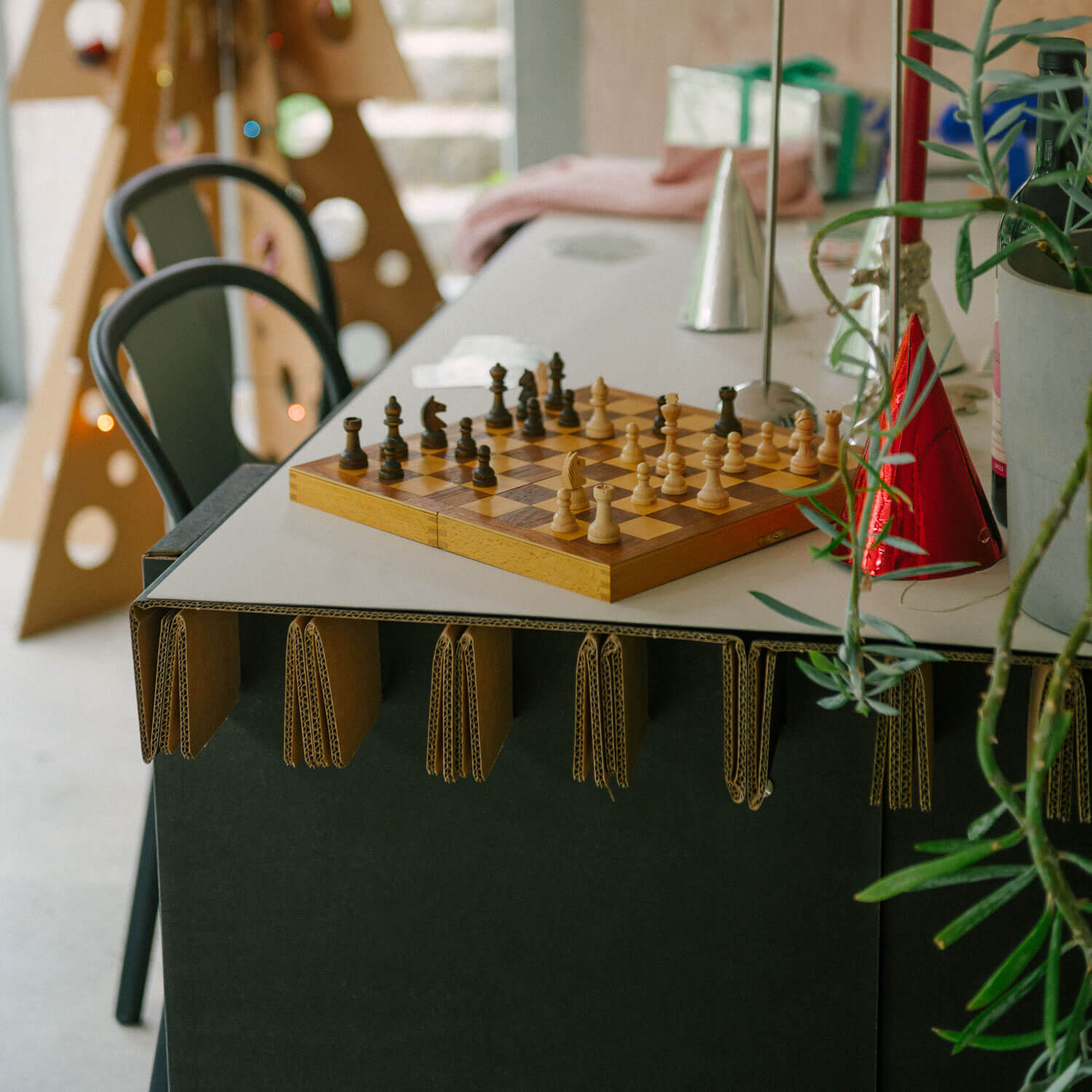 ROOM IN A BOX | Table GRID